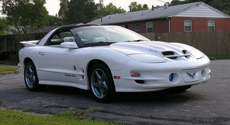 Top 10 American Cars from the 90s - Schumacher Cargo